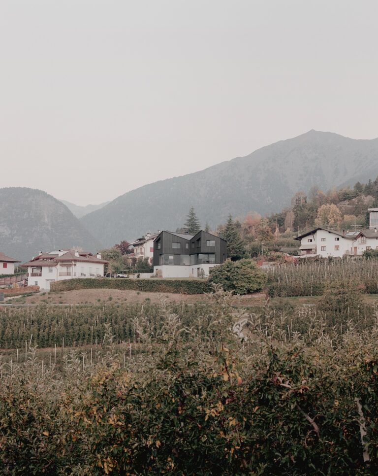 MoDusArchitects completes contemporary Alpine home in Val di Non - ICON ...